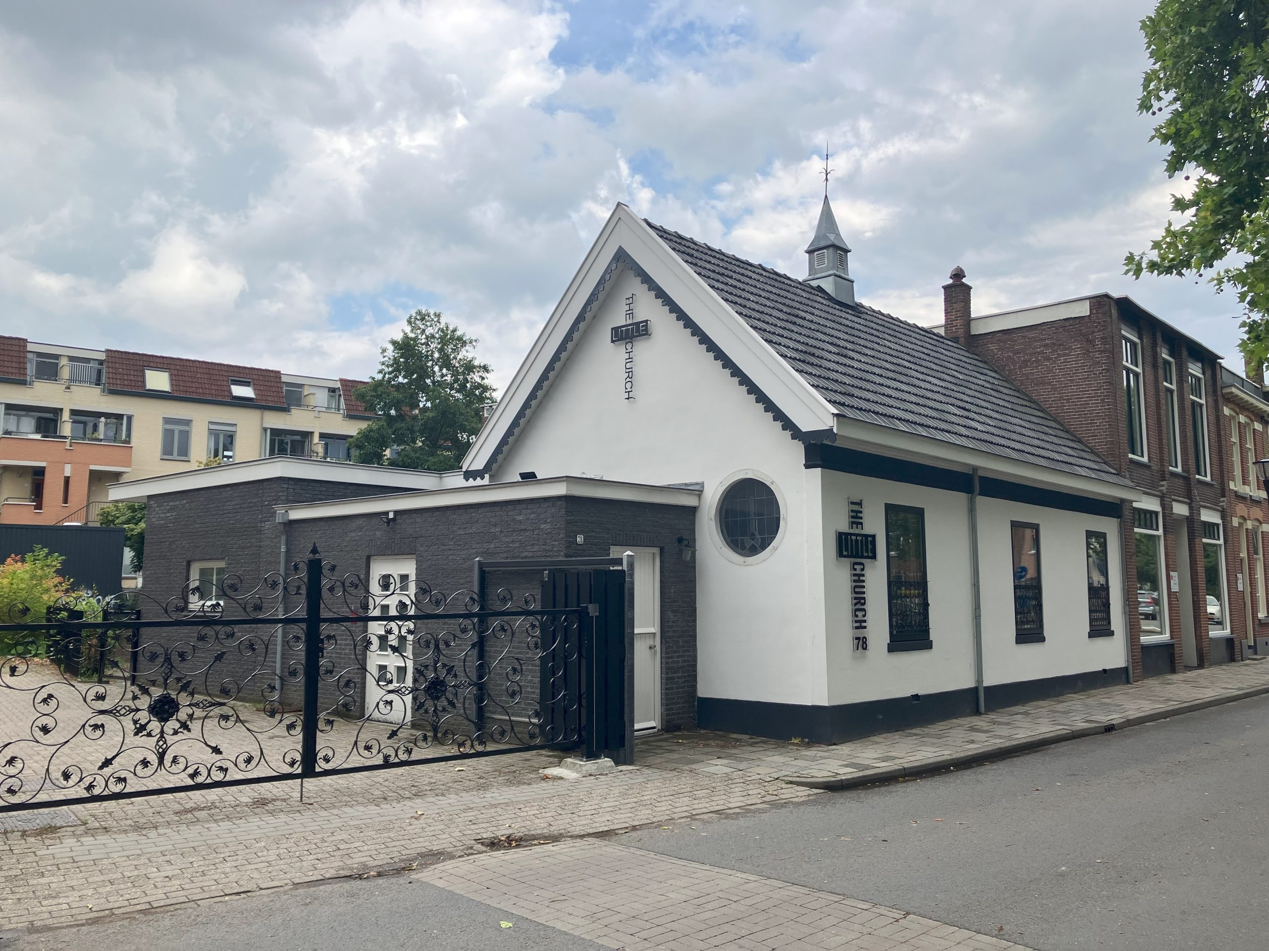 Open Dag bij The Little Church: Muziek, Kunst en Gezelligheid